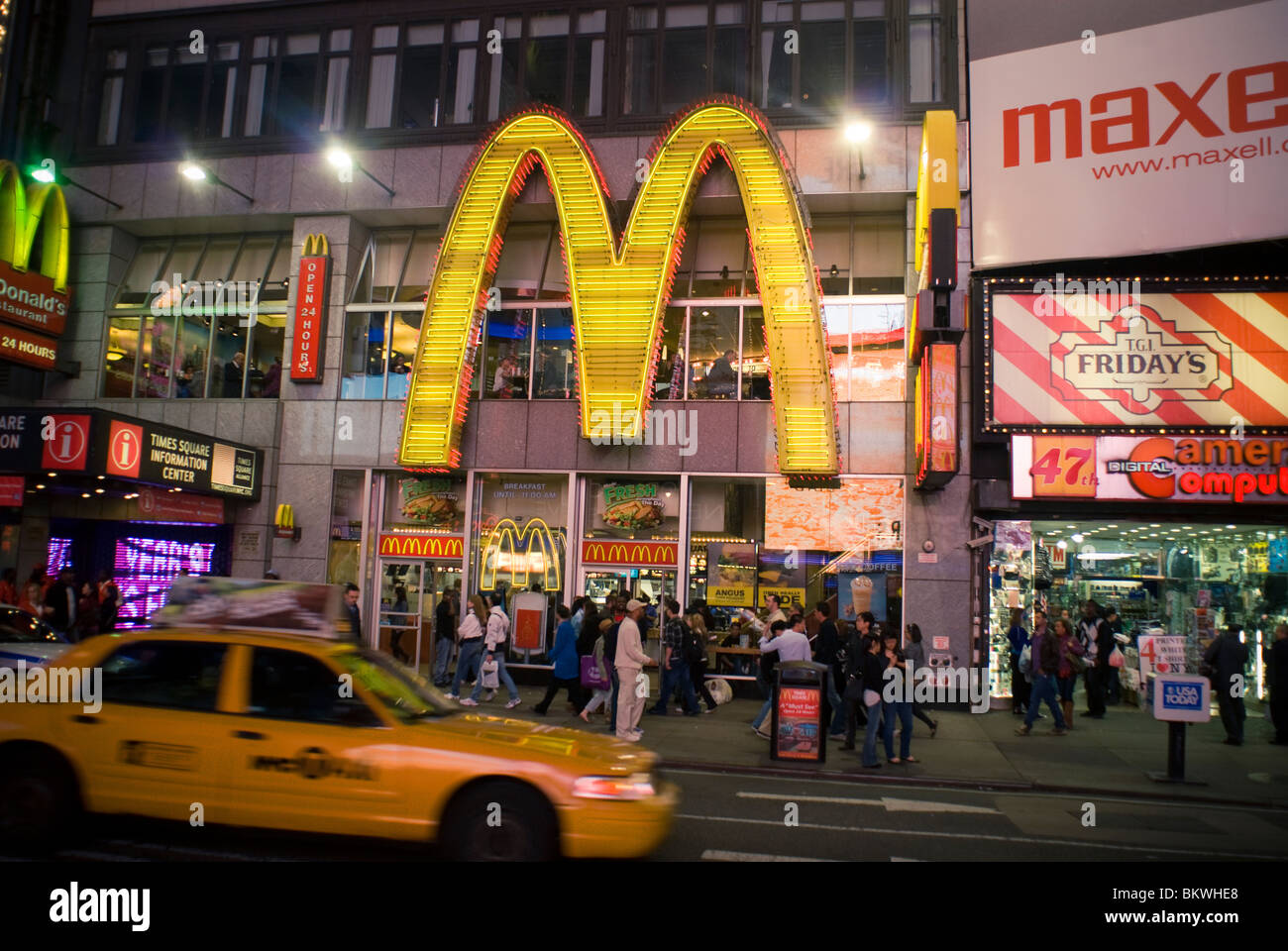 Mcdonalds restaurant times square new Banque de photographies et d ...