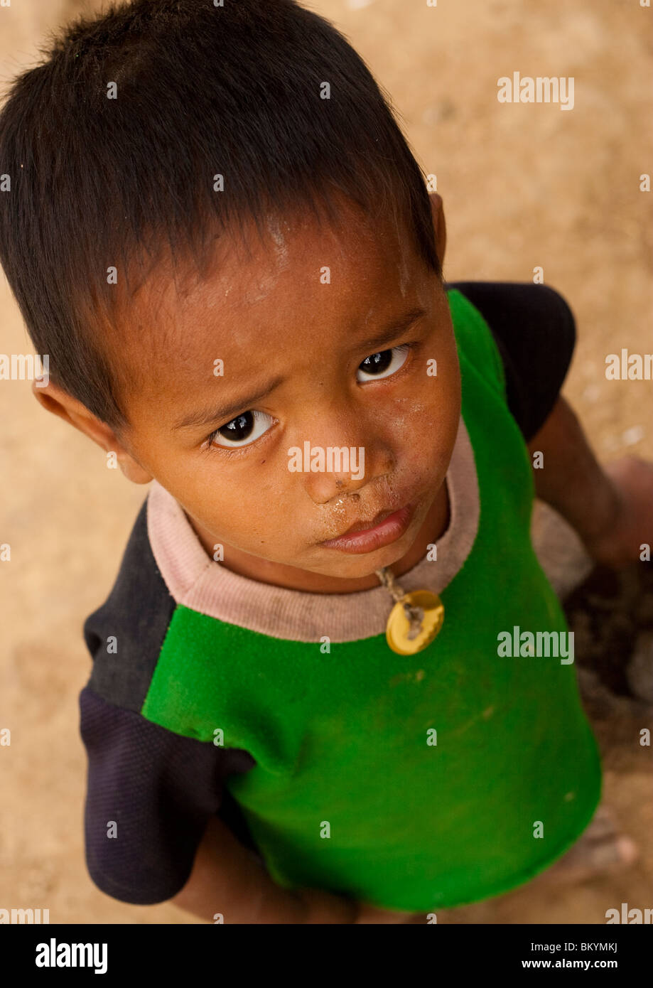 Poor boy portrait laos Banque de photographies et d’images à haute ...