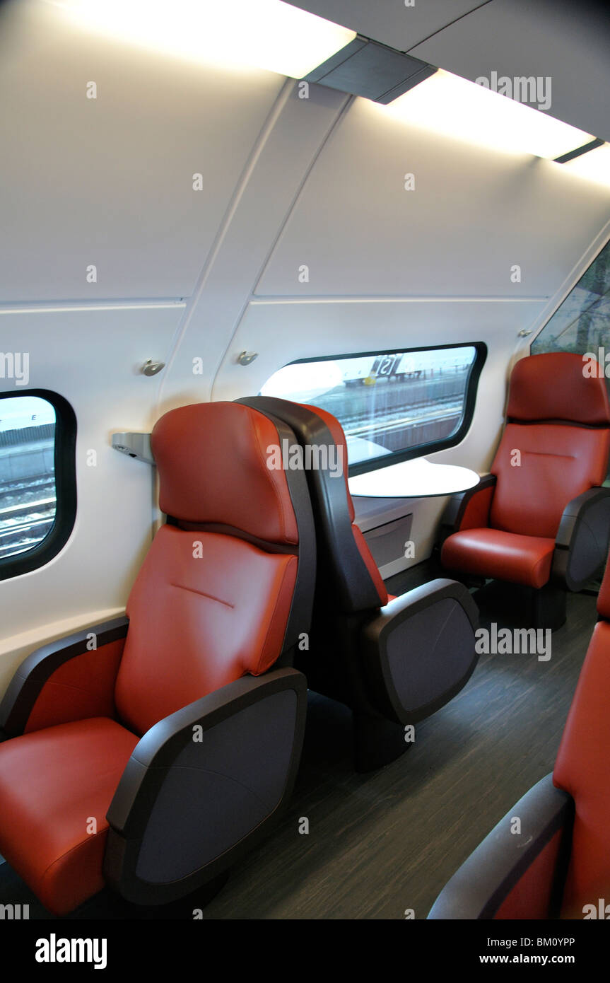 1st class train seat Banque de photographies et d’images à haute ...