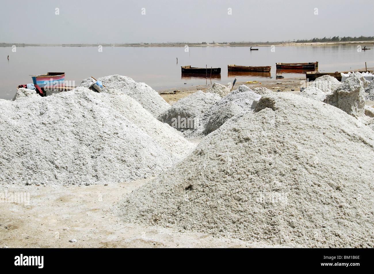 Le Lac Retba ou saline en Lac Rose, République du Sénégal, l'Afrique ...