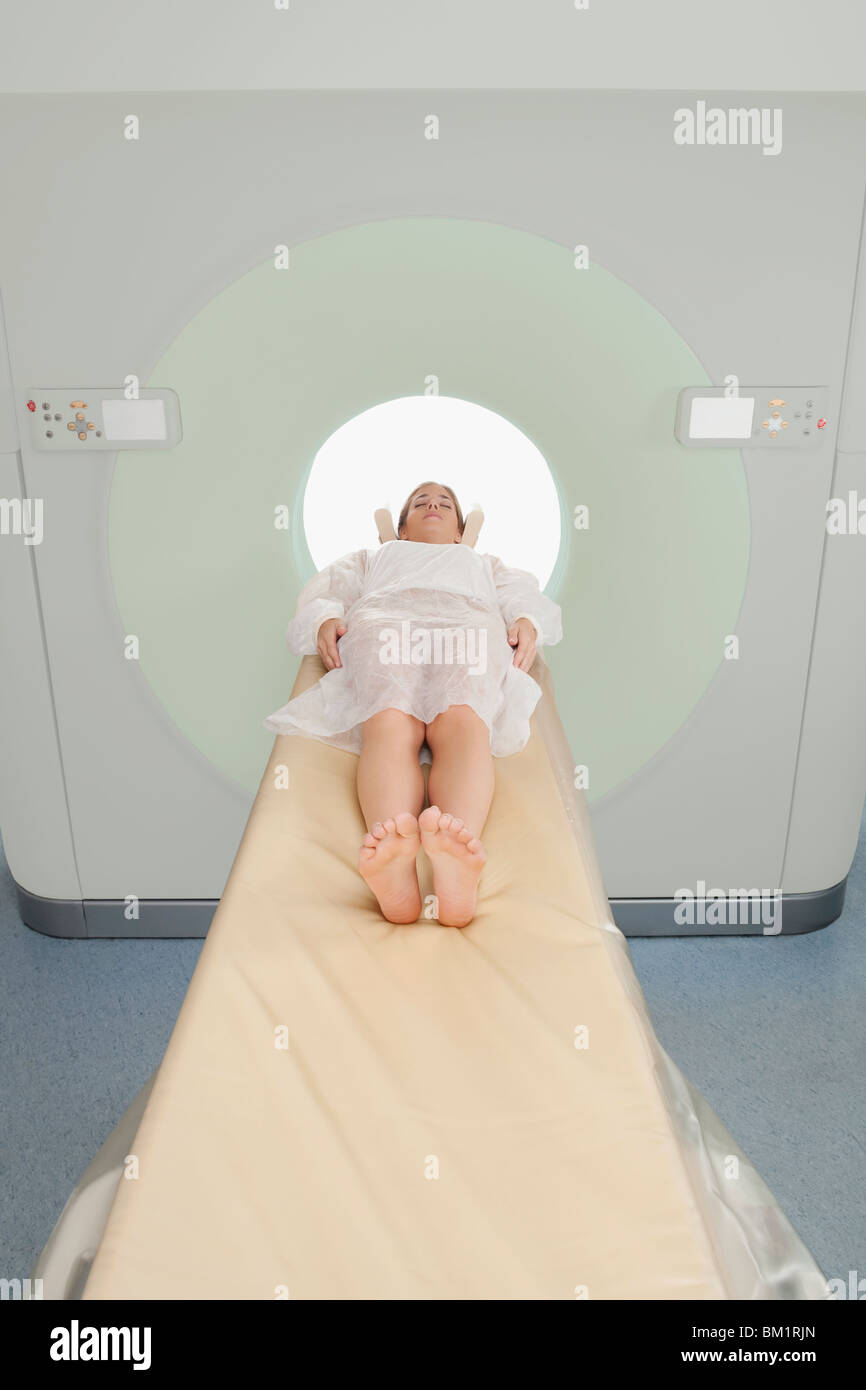 Woman Back Mri Scan Banque d'image et photos - Alamy