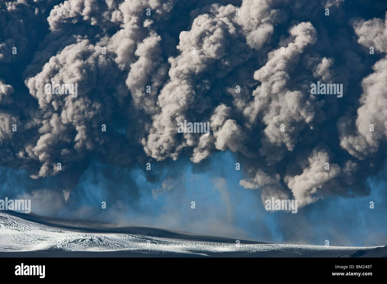 Nuage de cendre volcanique Banque de photographies et d’images à haute résolution - Alamy