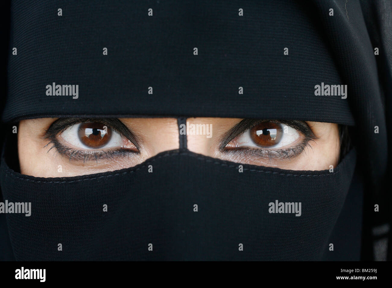 Voile islamique noir Banque de photographies et d’images à haute ...