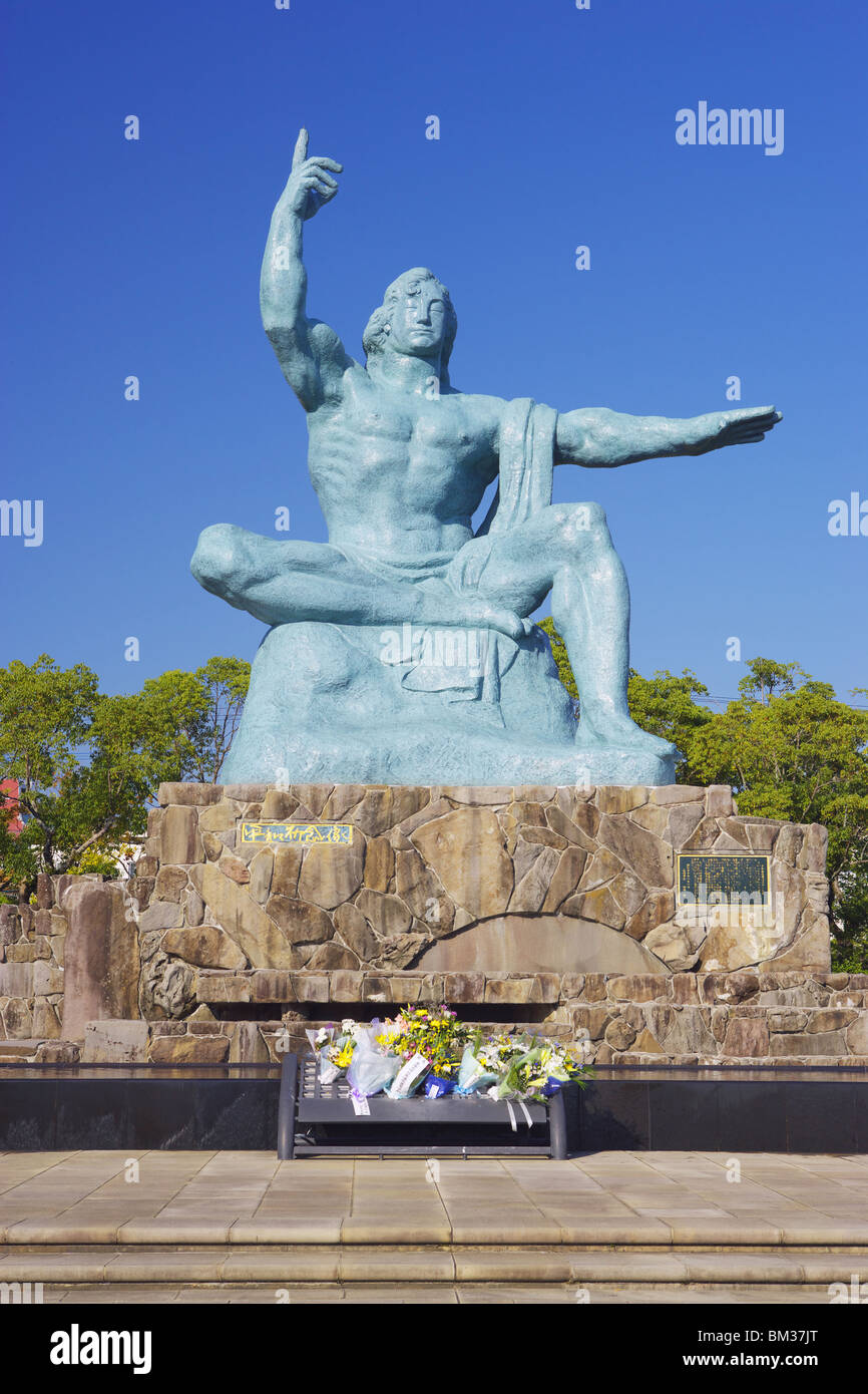 Statue de la paix par la paix dans le Seibo Kitamura, Parc de la ...