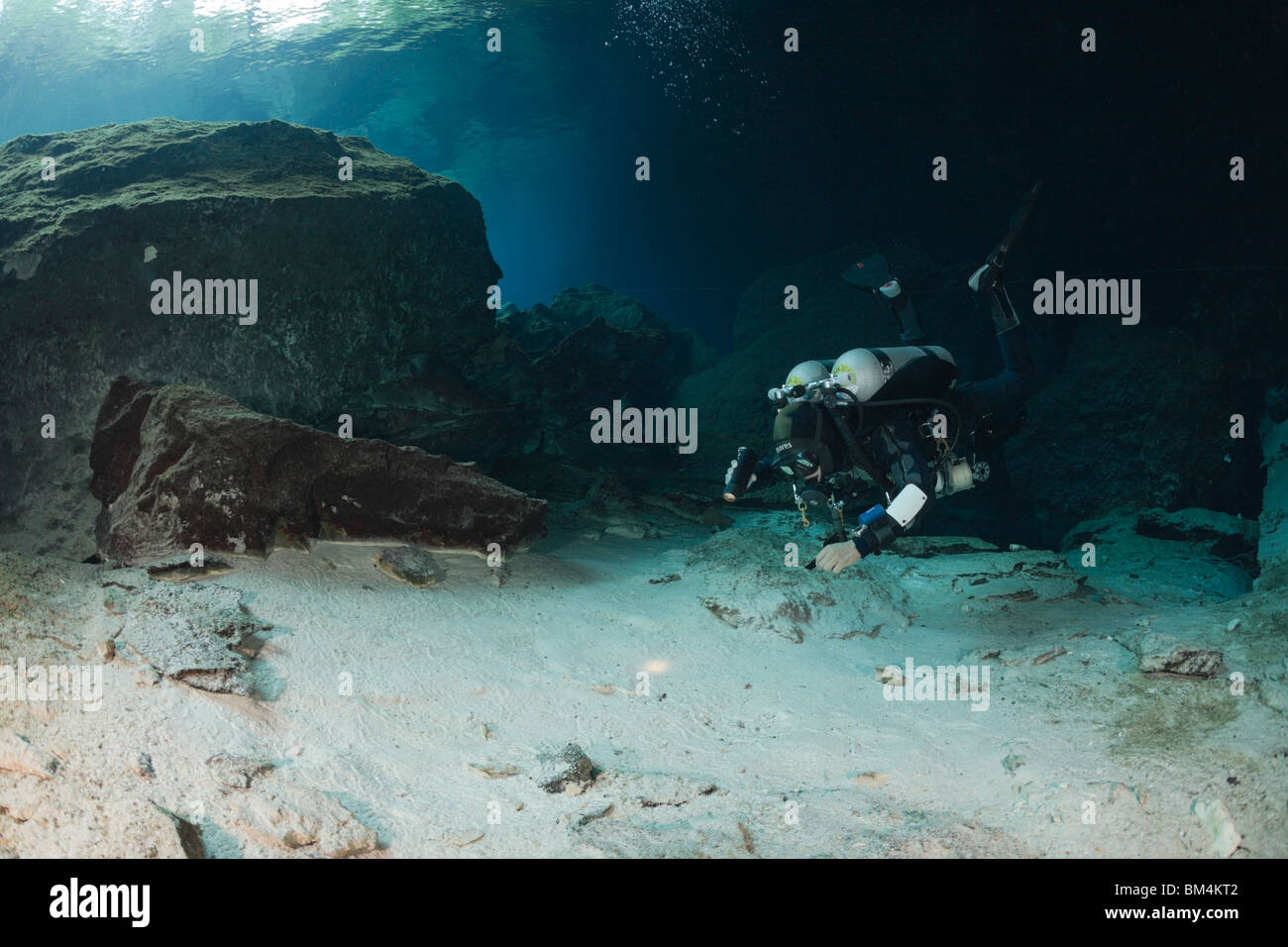 Diving in the cenote chac mool Banque de photographies et d’images à ...