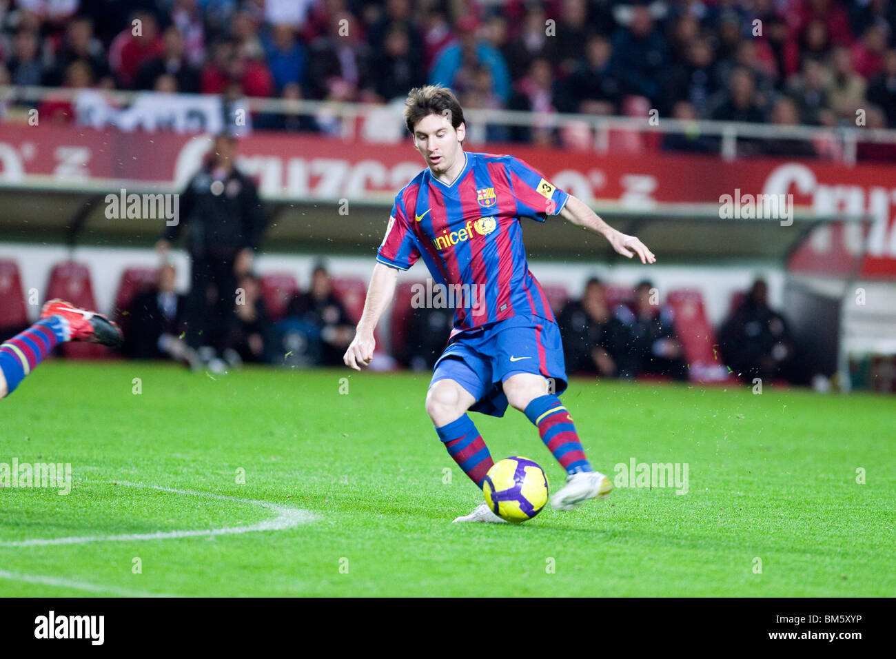 Lionel messi fc barcelona kick Banque de photographies et d’images à ...