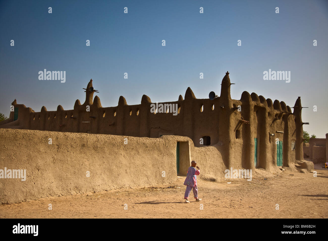 Mali village boy Banque de photographies et d’images à haute résolution ...