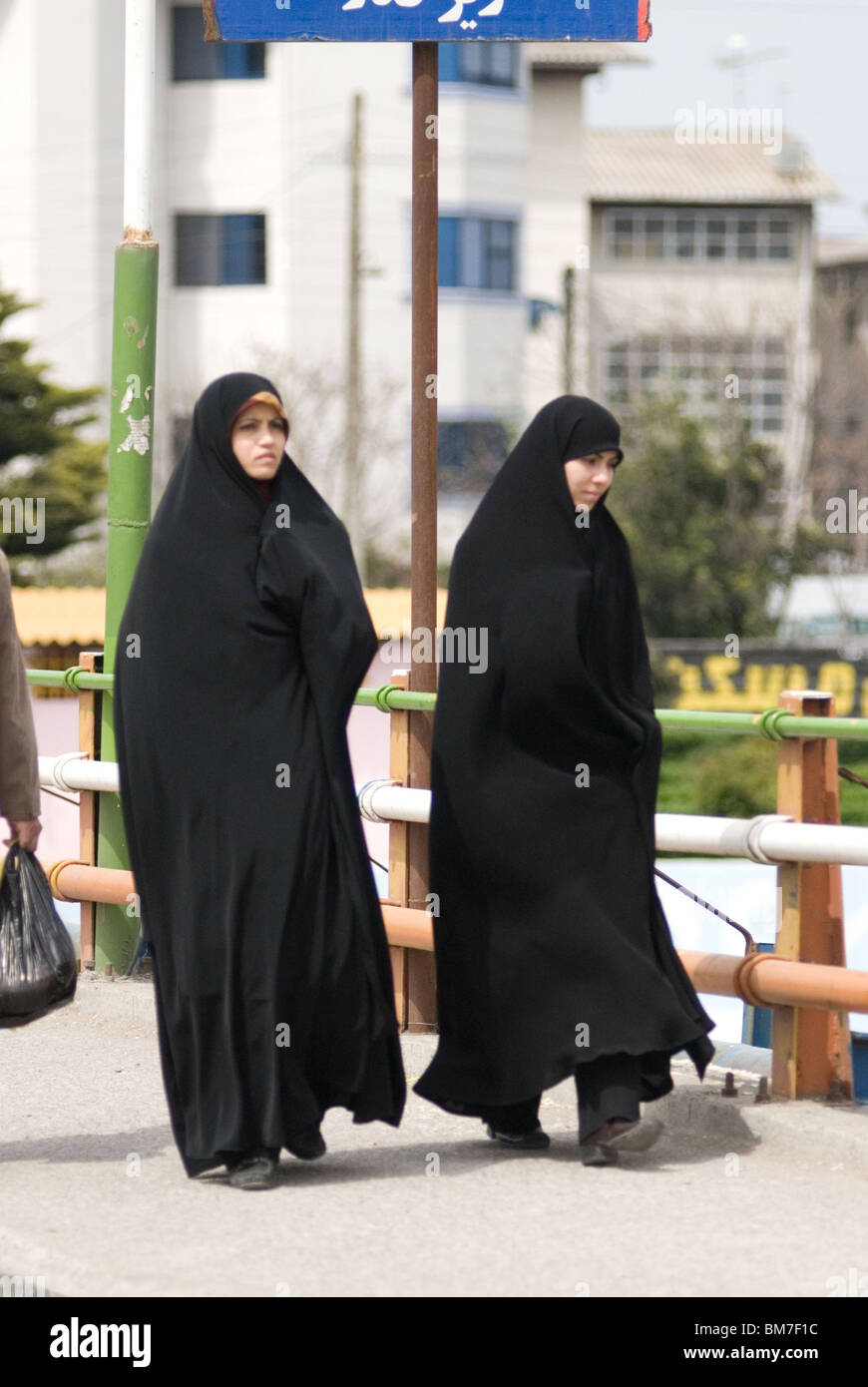 Femmes voilées Banque de photographies et d’images à haute résolution ...