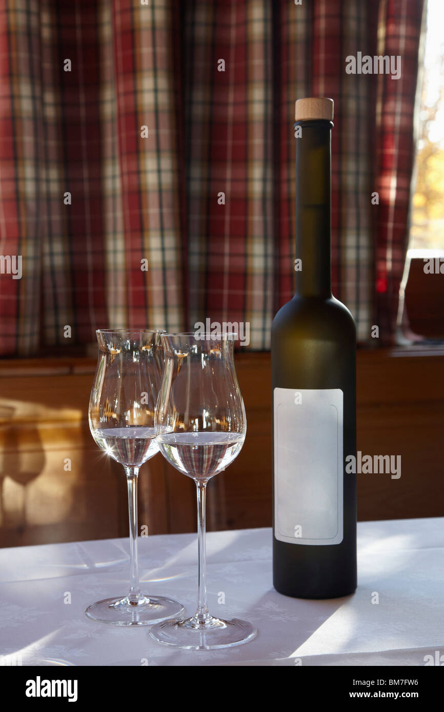 Schnaps bouteille d'alcool Banque de photographies et d’images à haute ...