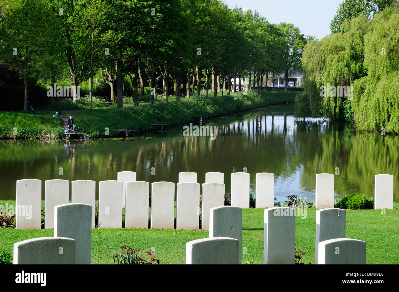 Pierres tombales du cimetière de la Première Guerre mondiale Ramparts ...