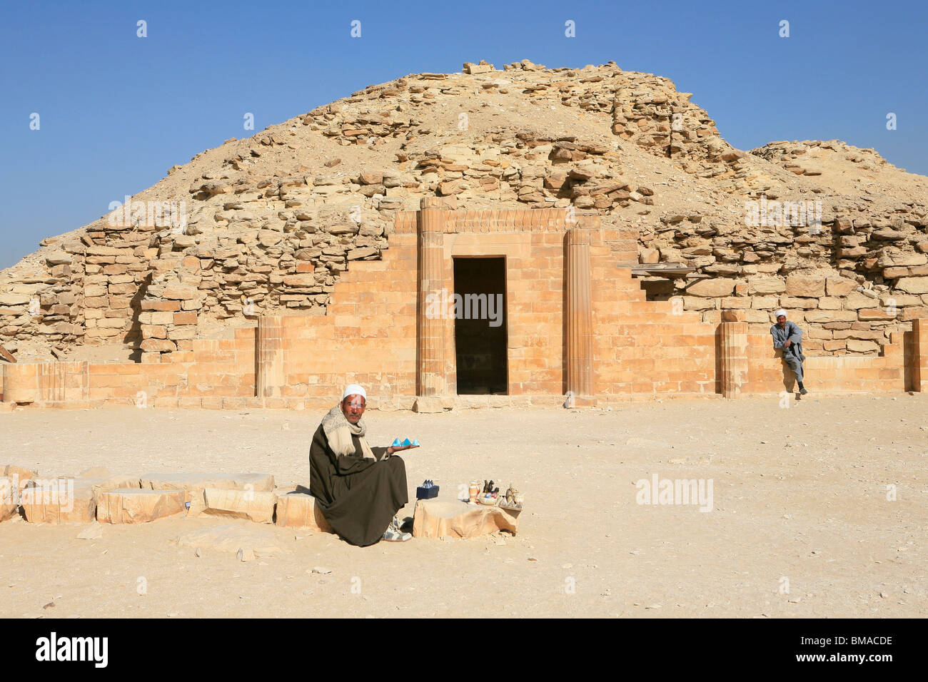 Entrée de la maison du sud à la pyramide de Djoser complexe Saqqara ...