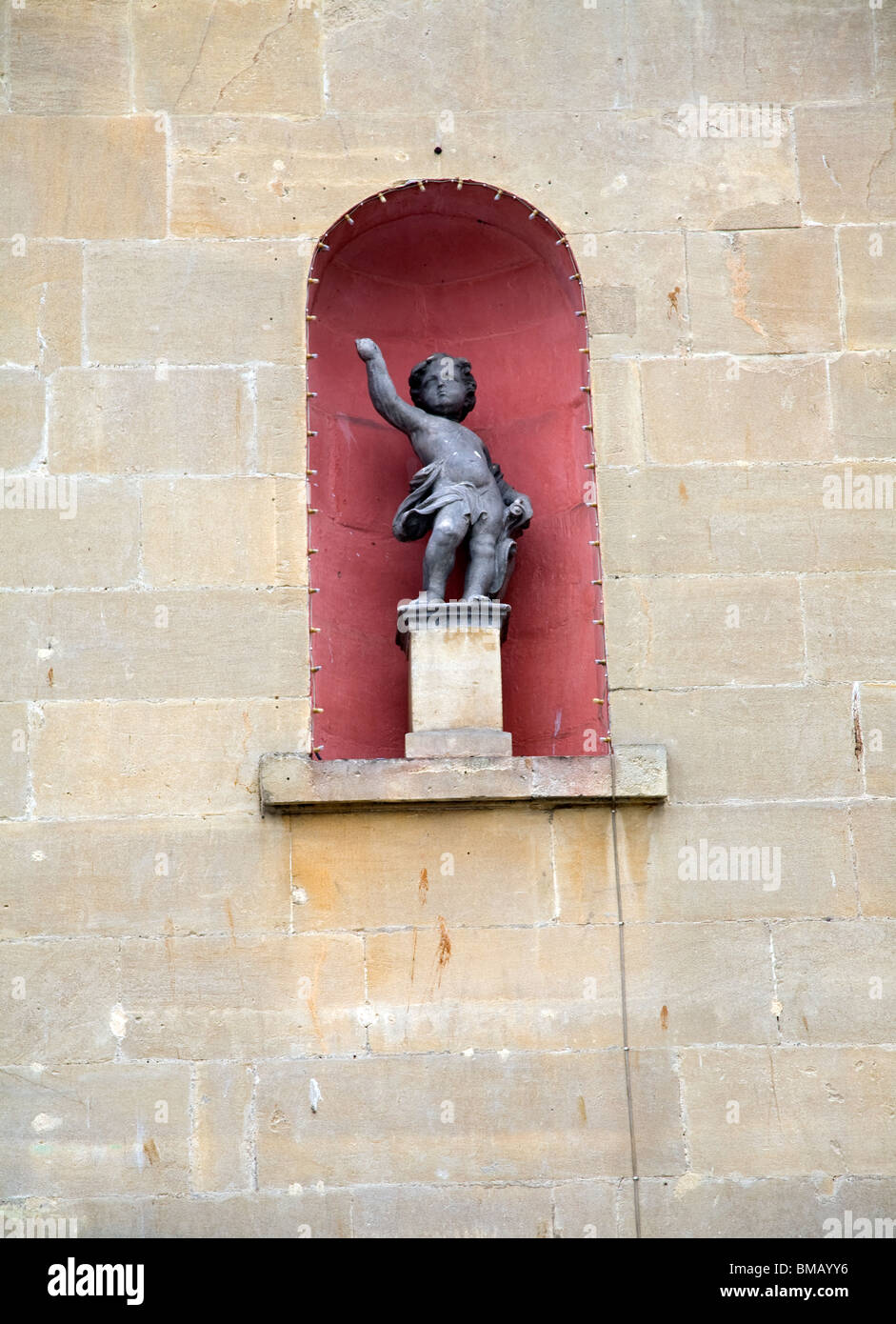 Statue in alcove Banque de photographies et d’images à haute résolution ...