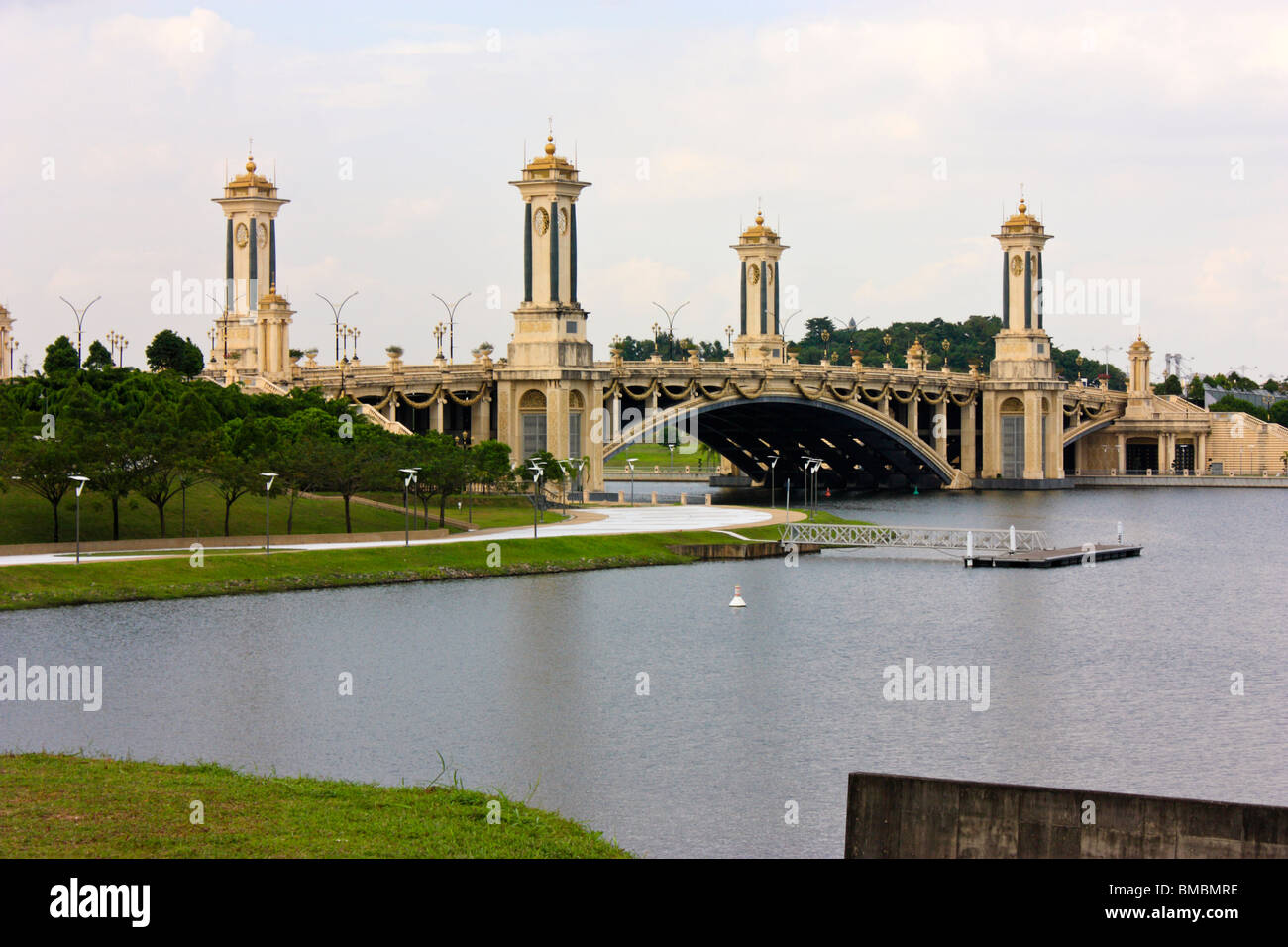 Seri gemilang bridge Banque de photographies et d’images à haute ...
