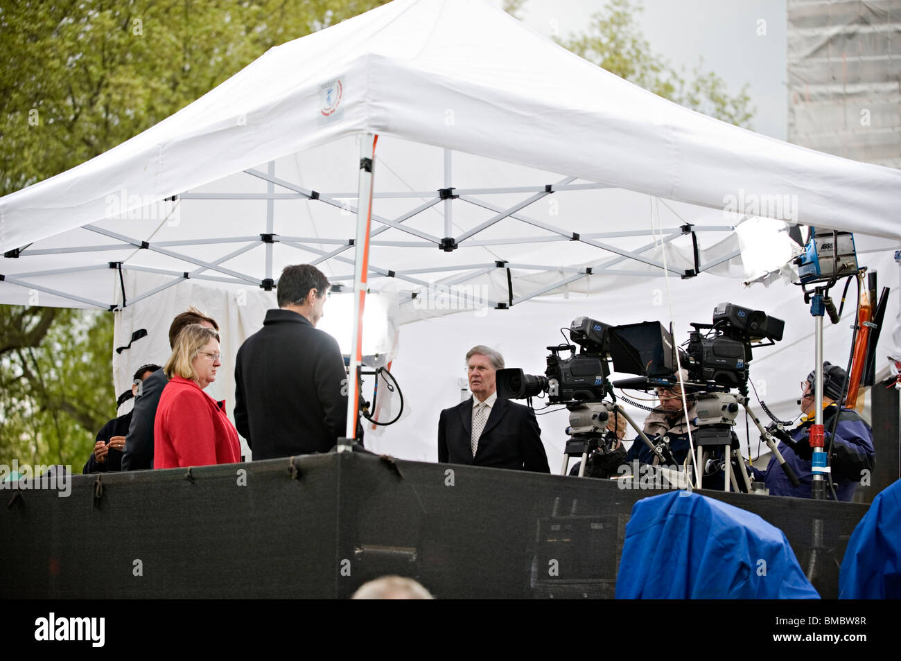 En dehors de l'émission TV studio avec interview en cours Photo Stock ...