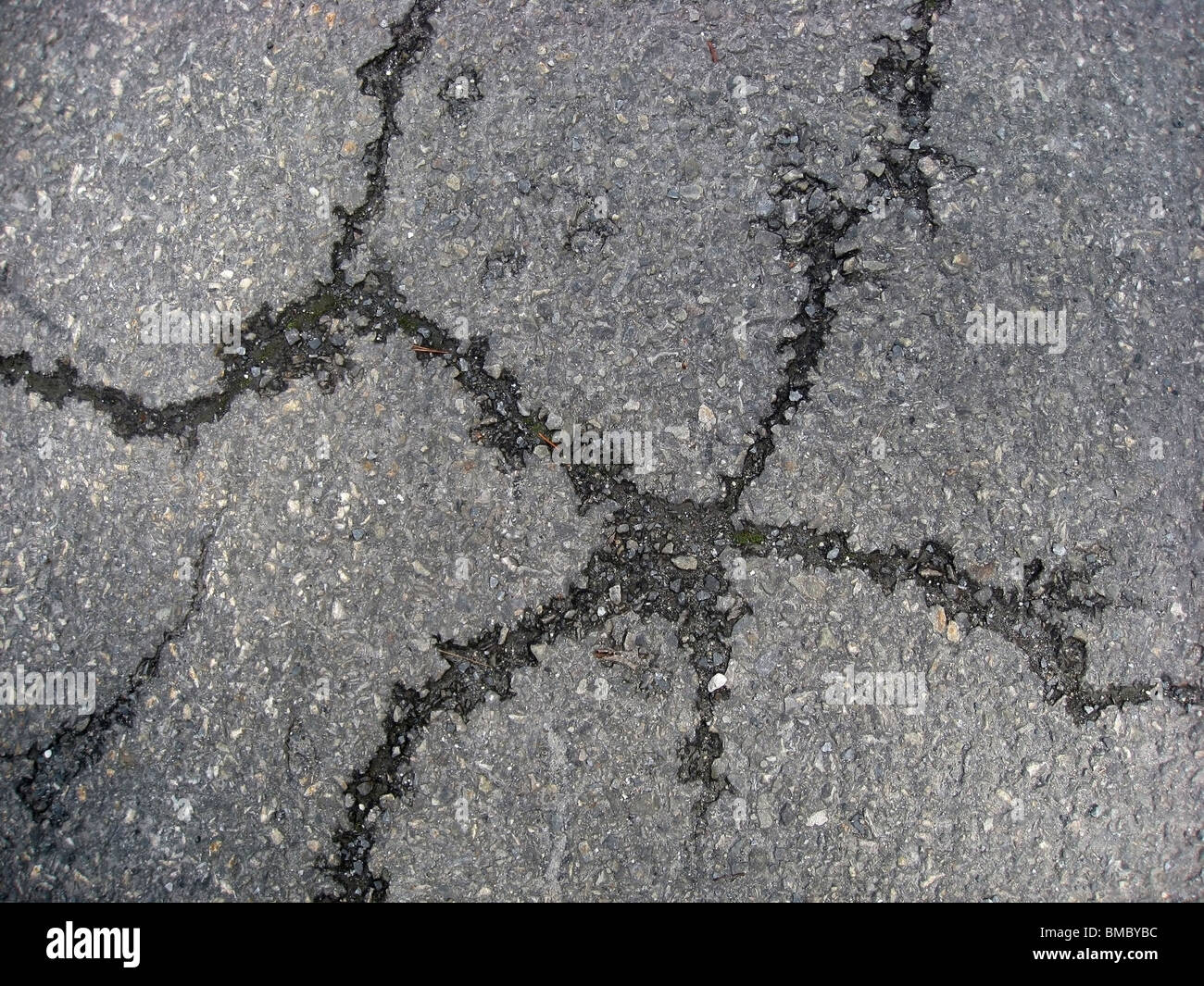 Asphalt cracks Banque de photographies et d’images à haute résolution ...