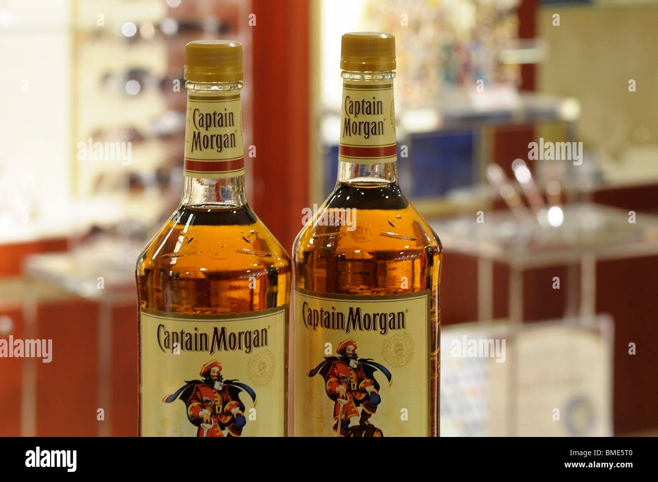 Bouteilles de rhum Banque de photographies et d’images à haute ...