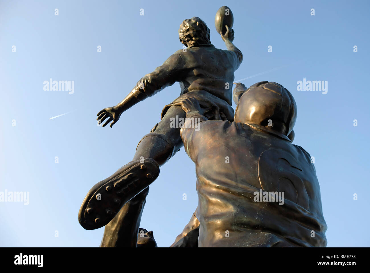 Rugby statue twickenham stadium Banque de photographies et d’images à ...