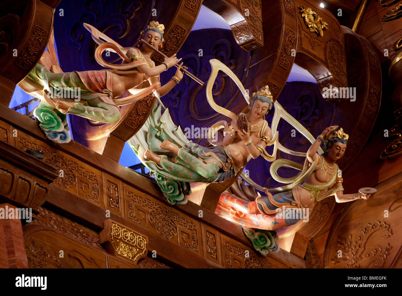 Flying apsaras Banque de photographies et d’images à haute résolution ...