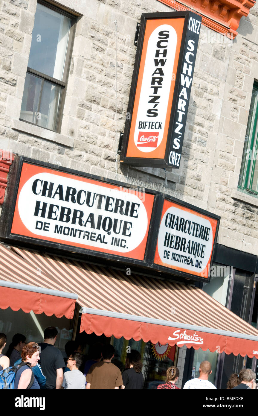 Schwartz's célèbre restaurant de viande fumée sur le boulevard St ...