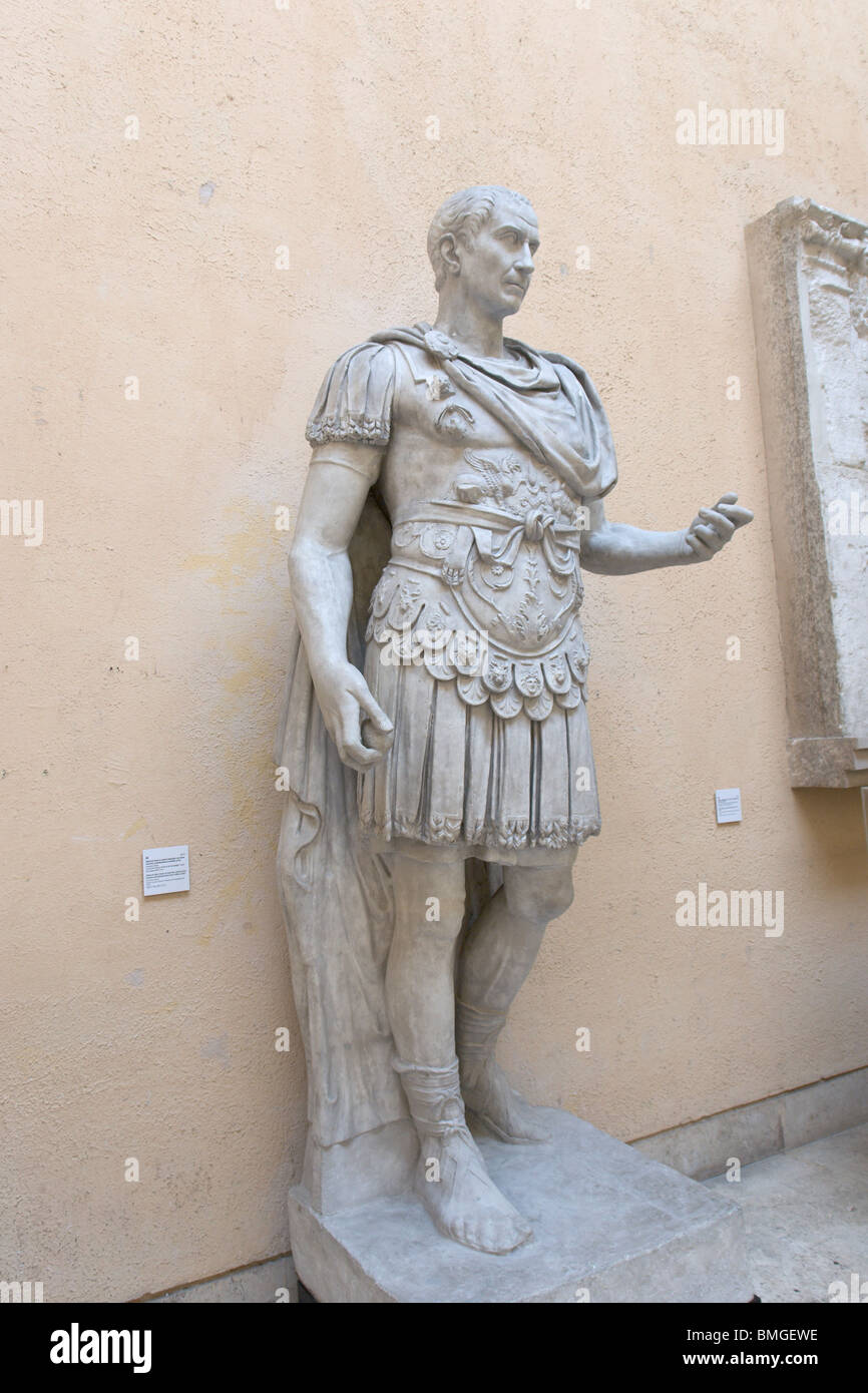 Statue de Jules César Photo Stock - Alamy