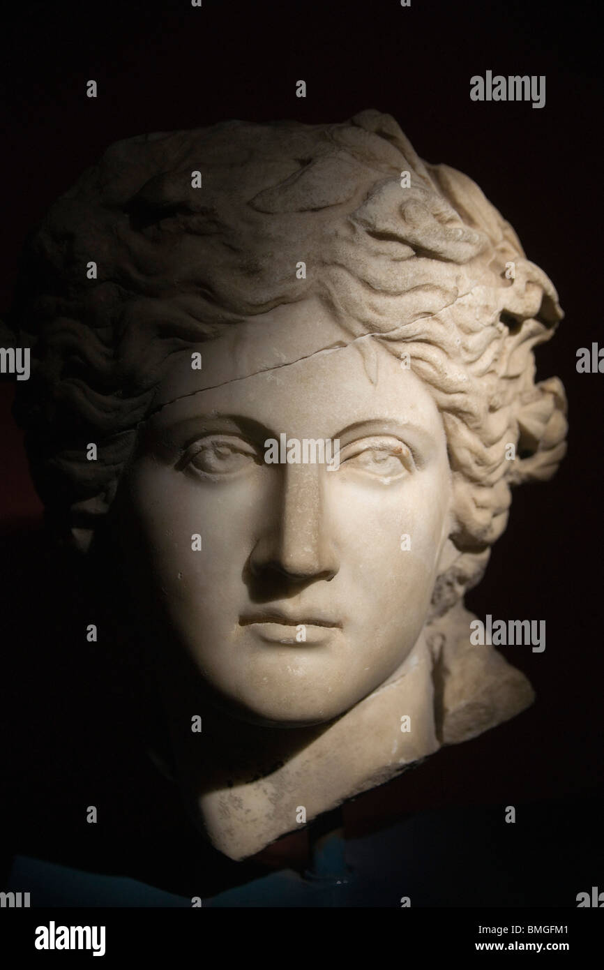 Athena statue museum Banque de photographies et d’images à haute ...