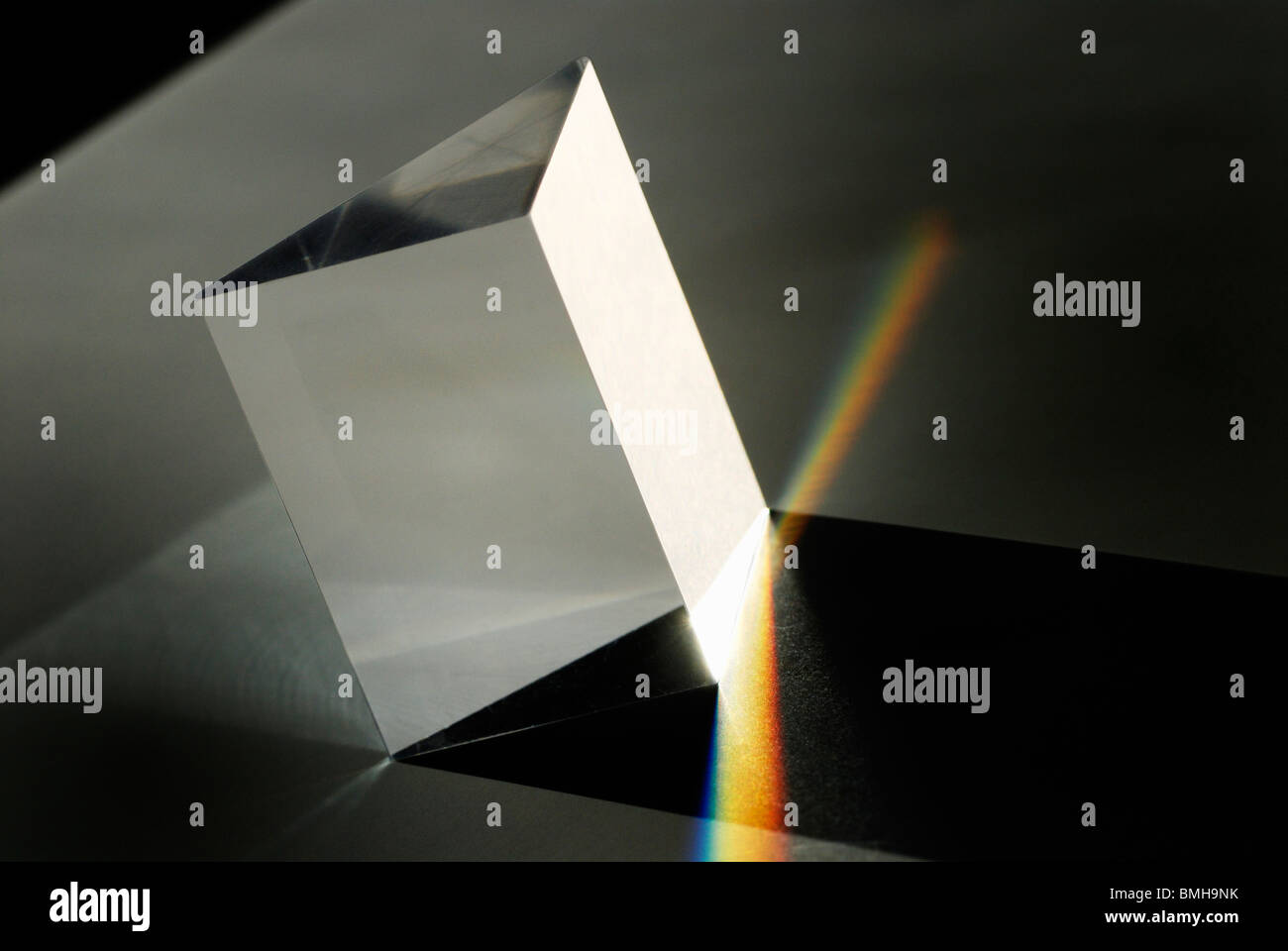 Prisme triangulaire Banque de photographies et d’images à haute ...