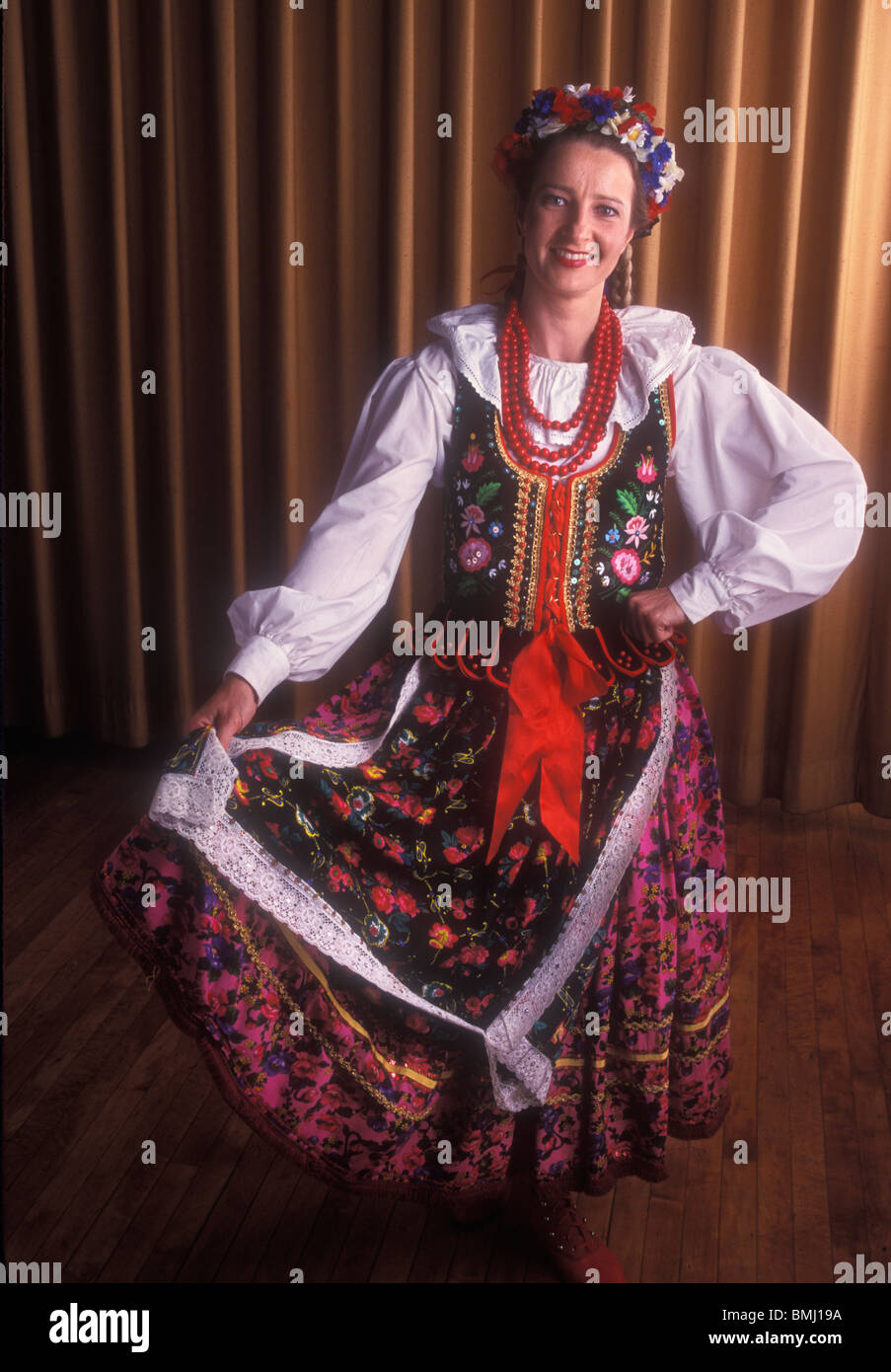Tenues polonaises traditionnelles Banque de photographies et d’images à ...