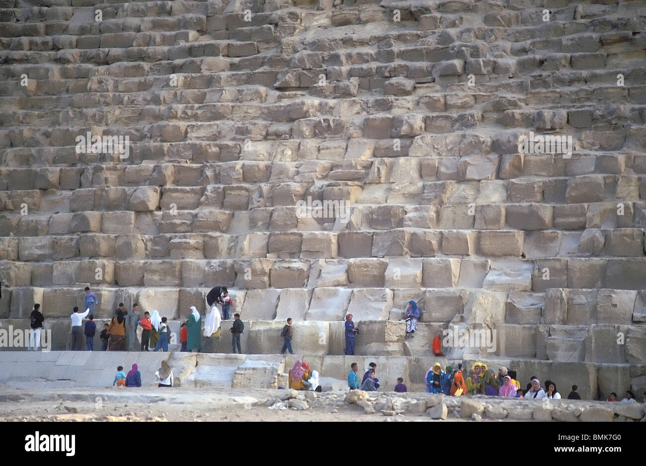Blocs de calcaire blanc de la Grande Pyramide de Khufu (CHEOPS), Giza ...