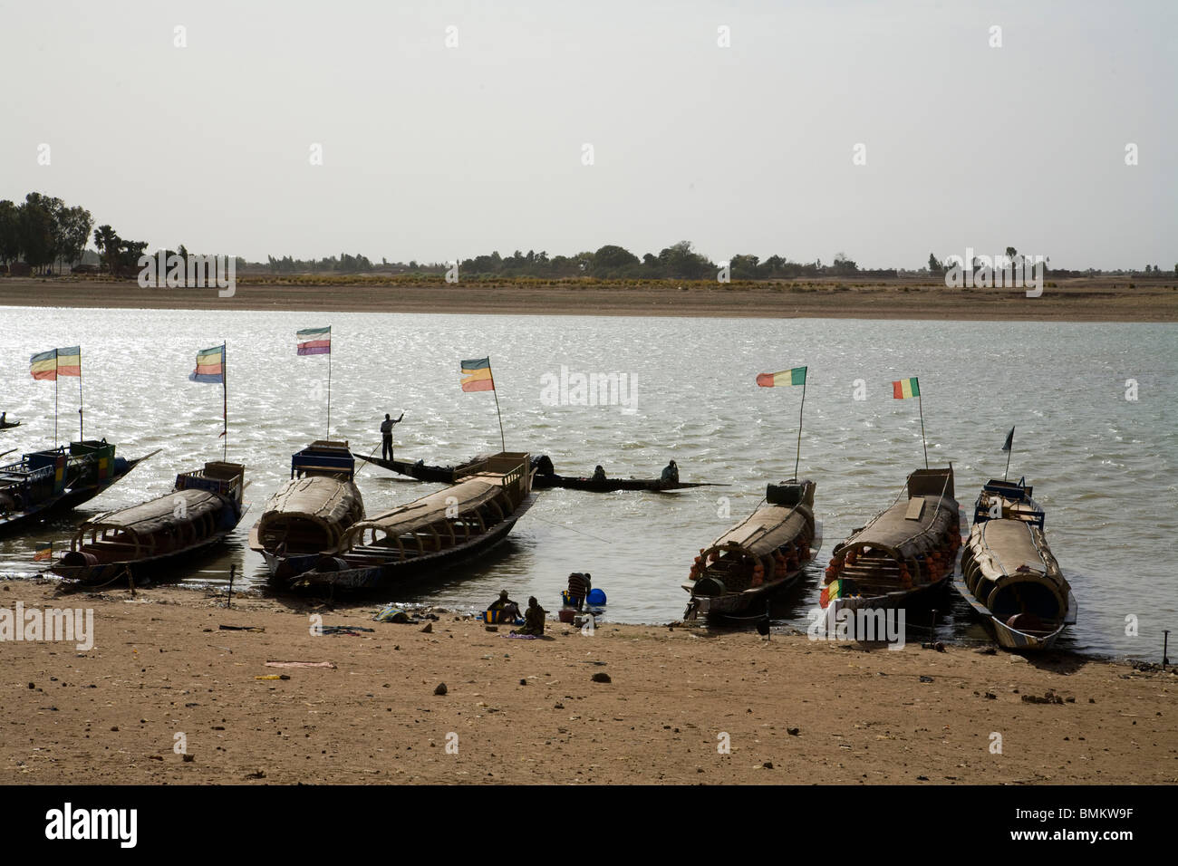 Pinasse boats mopti mali Banque de photographies et d’images à haute ...