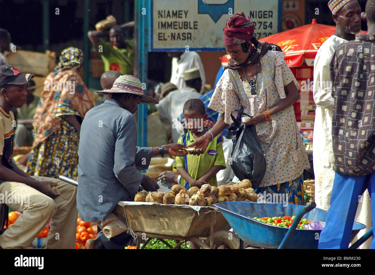 Market scene niamey niger africa Banque de photographies et d’images à ...