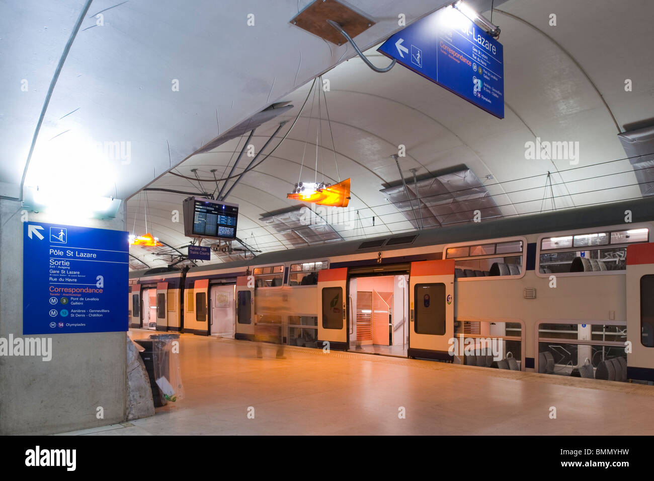 Rer e haussmann st lazare Banque de photographies et d’images à haute résolution - Alamy