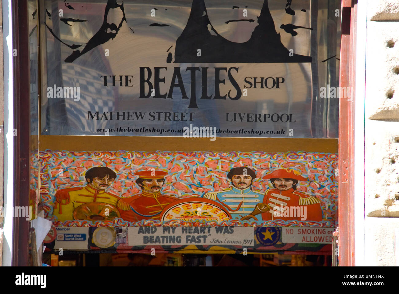 Liverpool the beatles shop Banque d'image et photos - Alamy