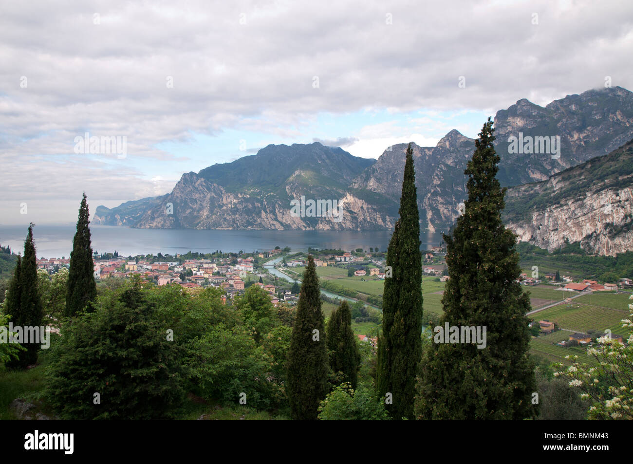 Lac de Garde, Italie (village de Nago - Torbole Photo Stock - Alamy
