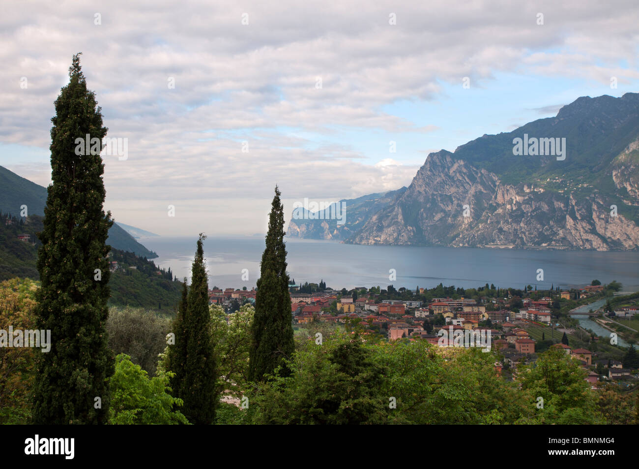 Lac de Garde, Italie (village de Nago - Torbole Photo Stock - Alamy