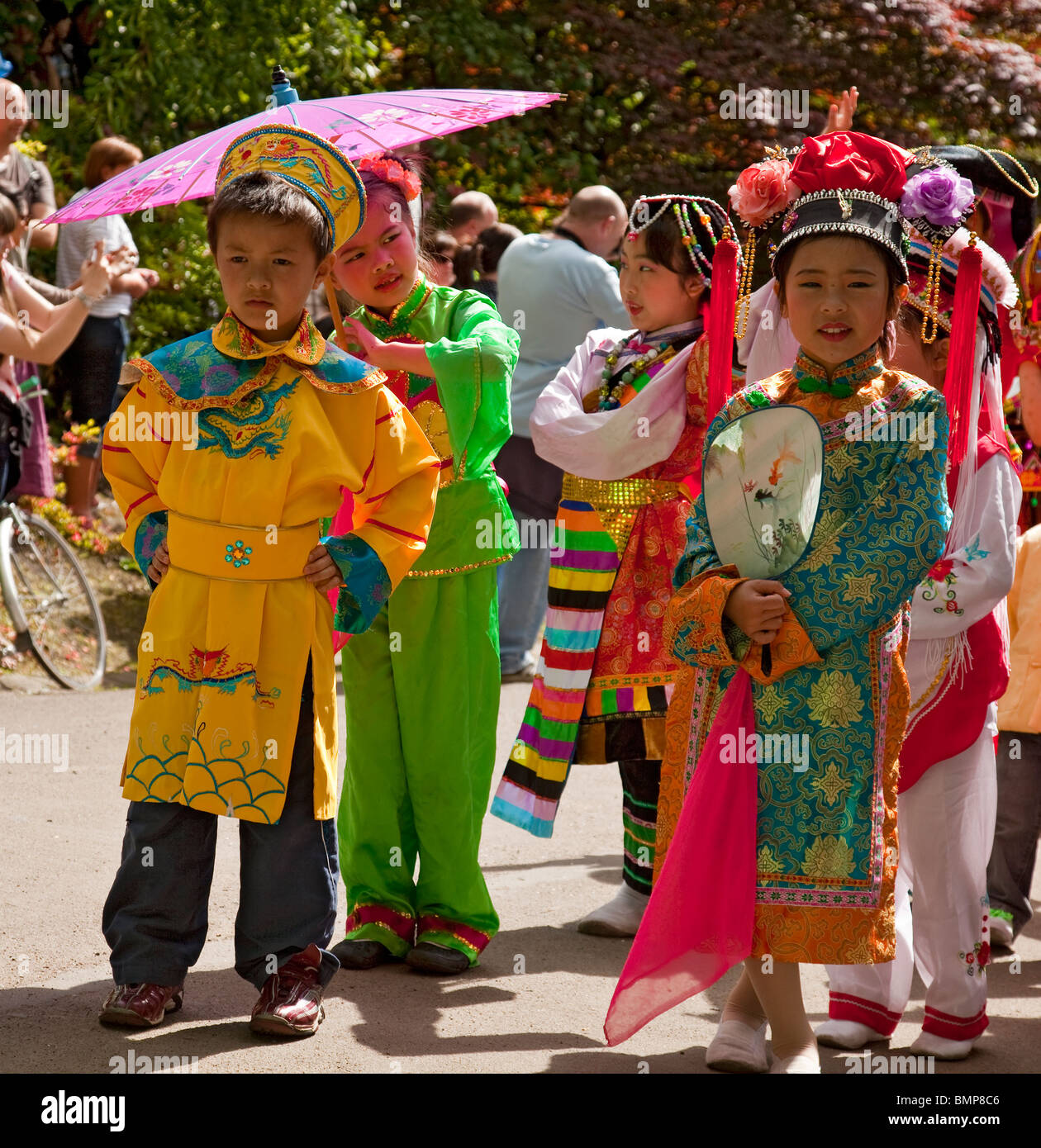 Costume traditionnel des enfants Banque de photographies et d’images à ...