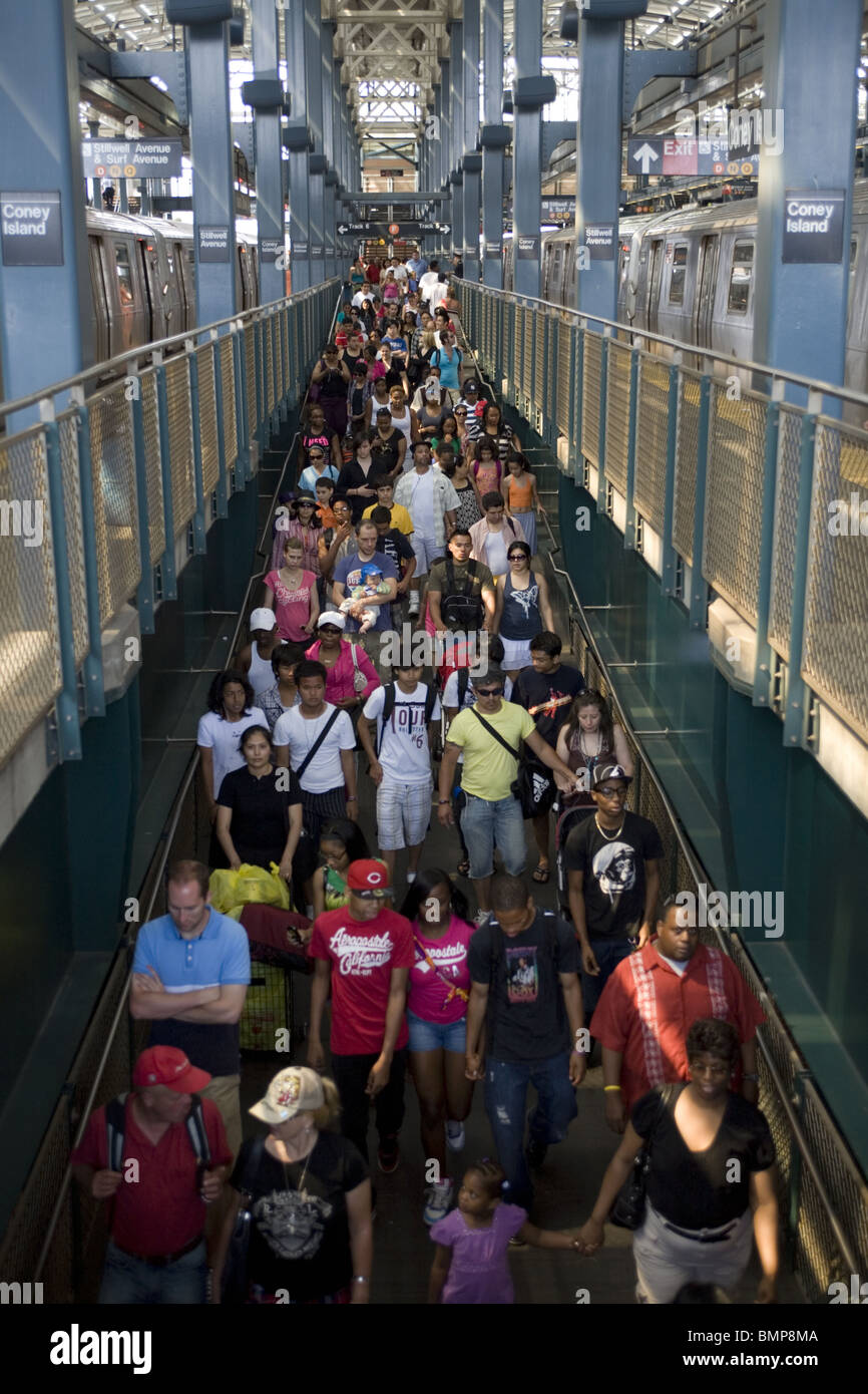 Subway stop Banque de photographies et d’images à haute résolution - Alamy
