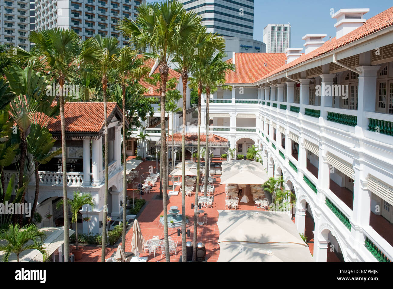 Courtyard raffles hotel Banque de photographies et d’images à haute ...