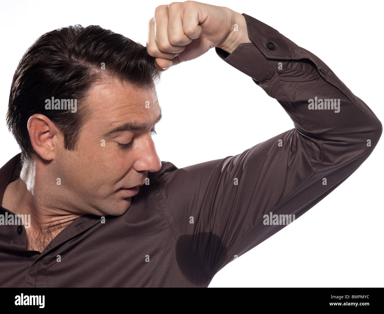 Un homme de race blanche à la sueur transpiration transpirer à tache ...