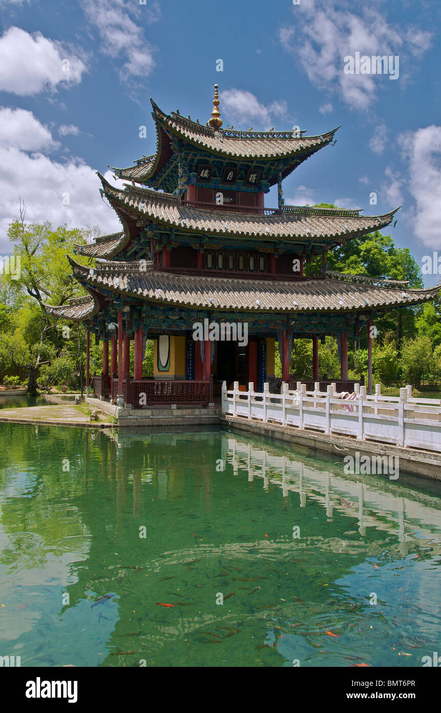 Temple de la piscine du dragon Banque de photographies et d’images à ...