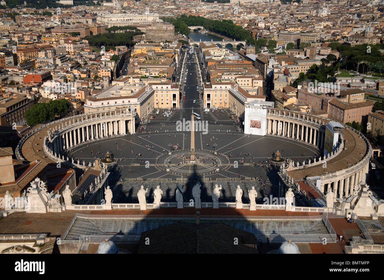Vue de Rome à partir de la coupole de la Basilique Saint Pierre, Rome ...