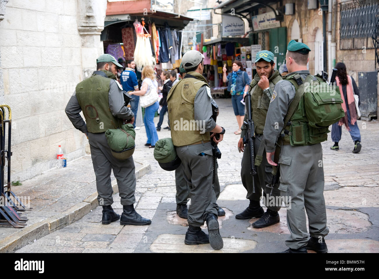 Israel army soldiers Banque de photographies et d’images à haute ...