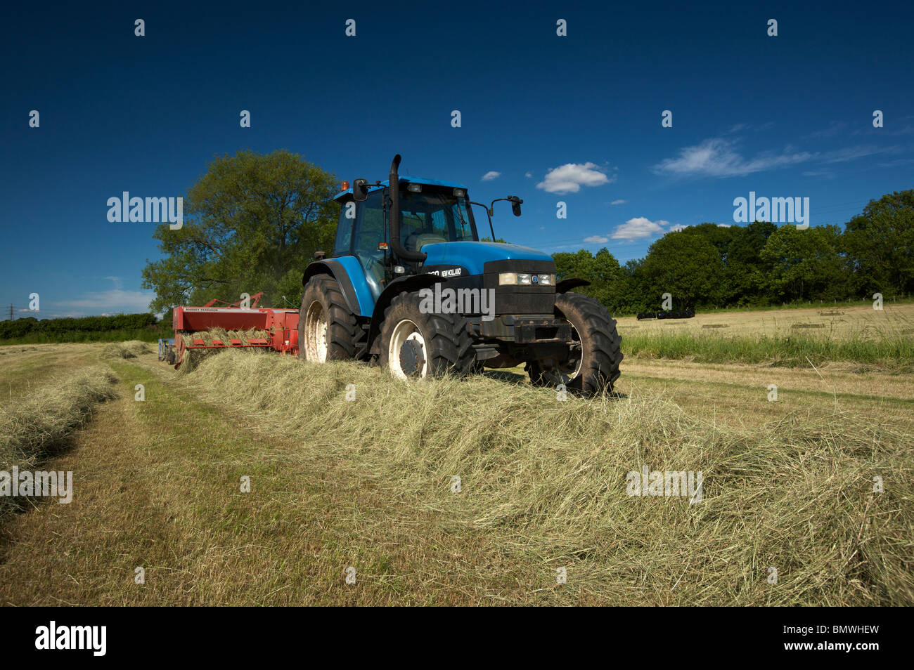 Massey ferguson 224 baler Banque de photographies et d’images à haute ...