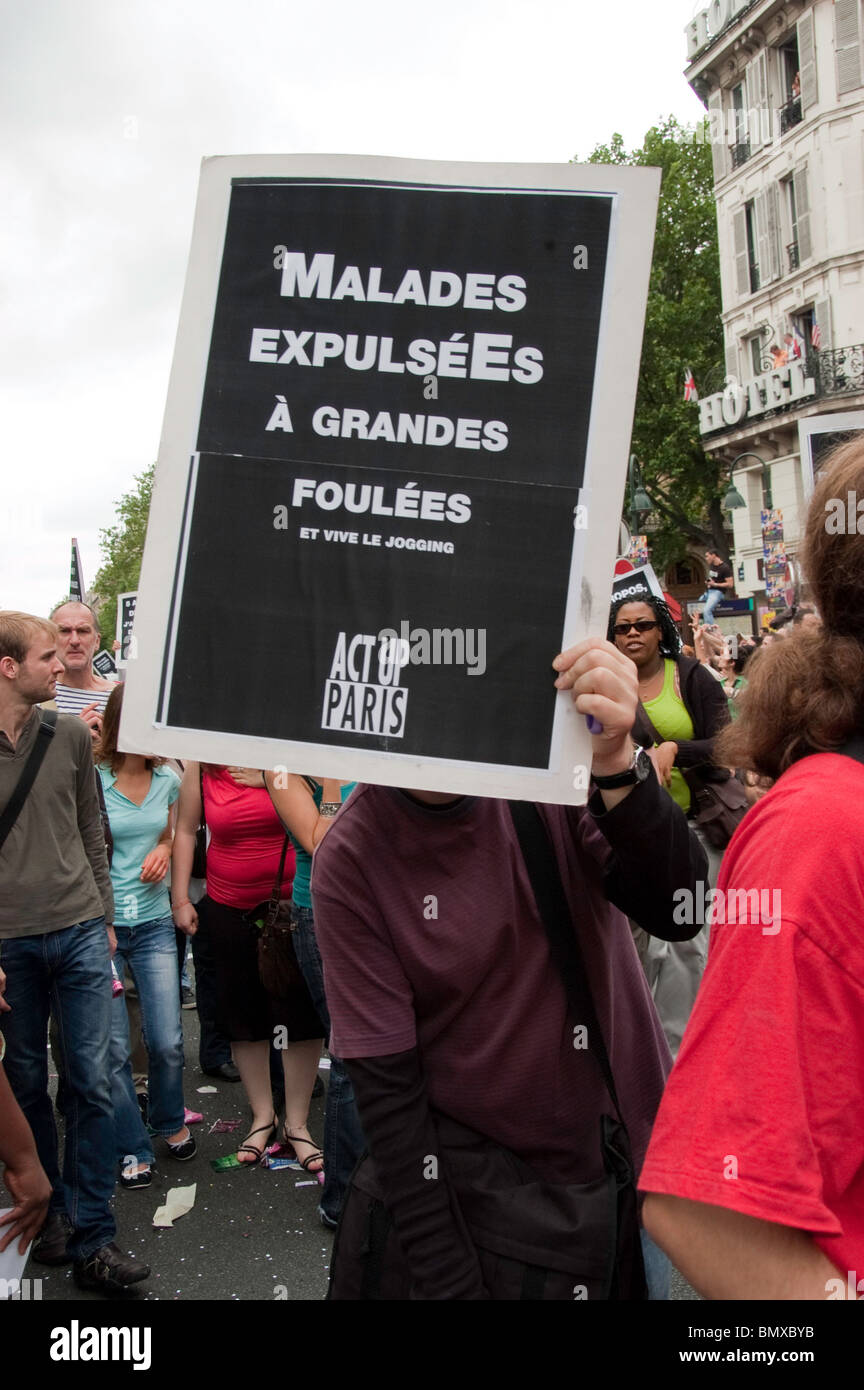 Gays men paris france gay pride Banque de photographies et d’images à ...