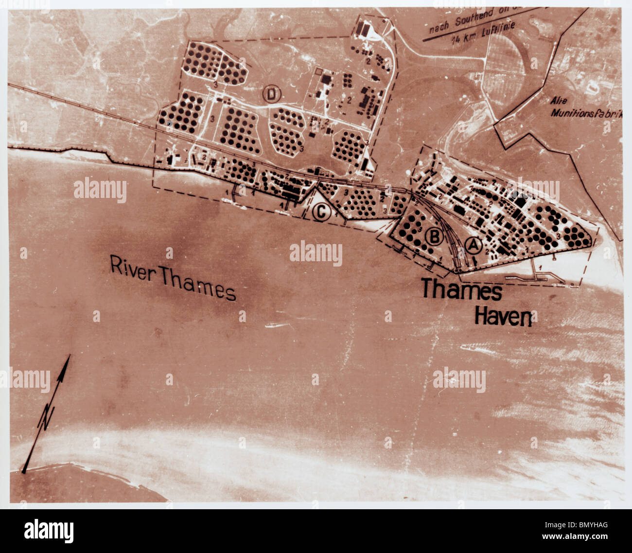 Thames Haven - Essex 1940 Réservoirs de stockage de pétrole et de ...