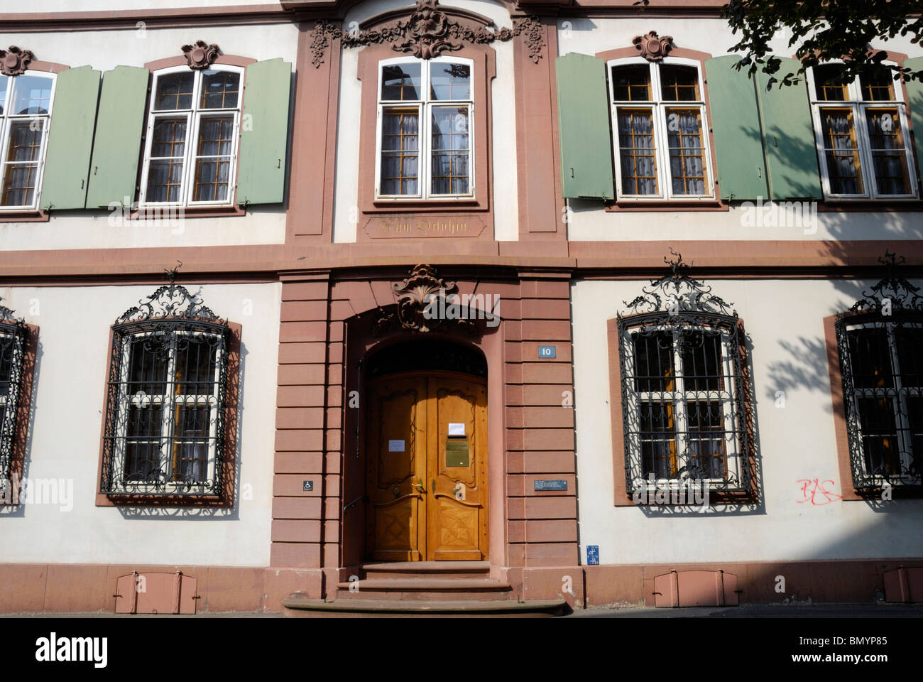 Bâtiment traditionnel Banque de photographies et d’images à haute ...
