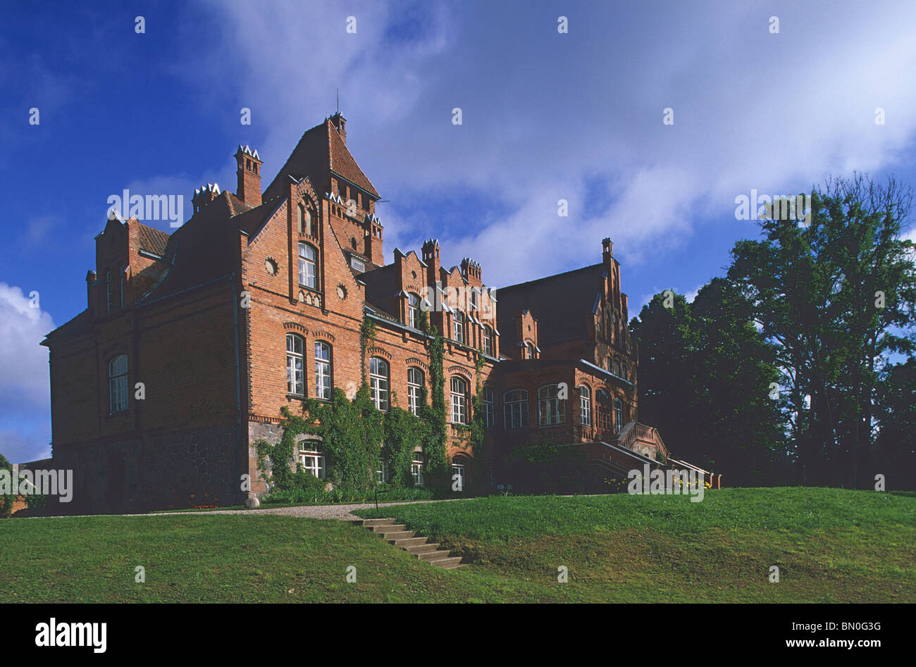 Tukuma jaunmoku pils castle 1901 Banque de photographies et d’images à ...