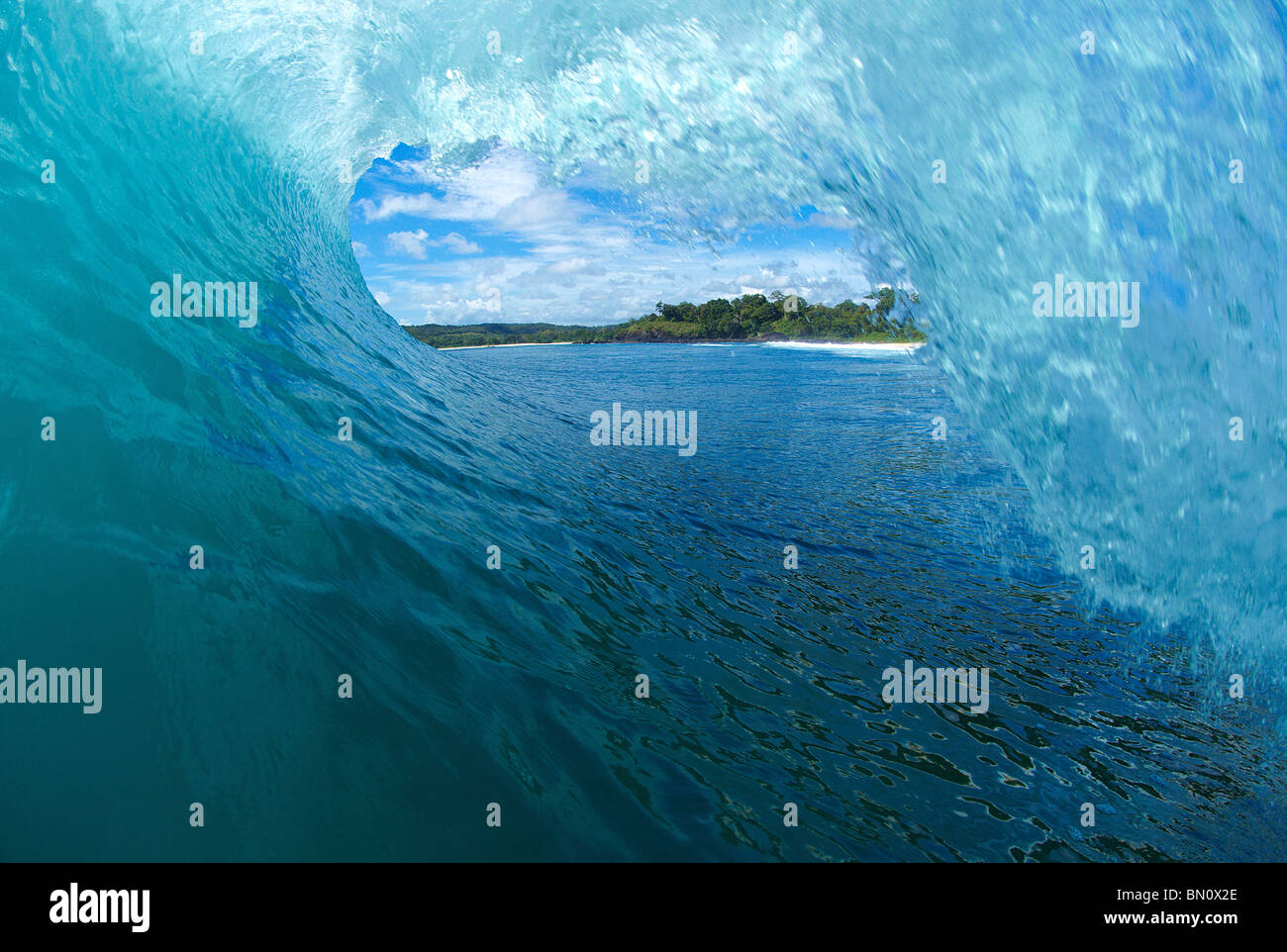 Vagues au niveau des yeux Banque de photographies et d’images à haute ...