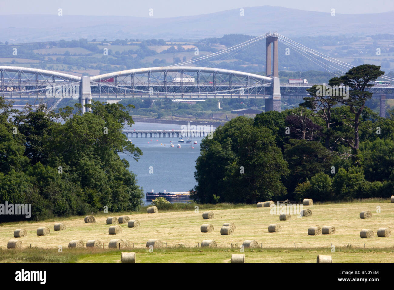 Pont suspendu tamar Banque de photographies et d’images à haute ...