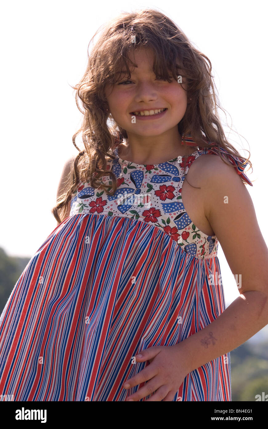 Portrait Dune Jeune Fille De 10 Ans Avec De Longs Cheveux Bruns Photo