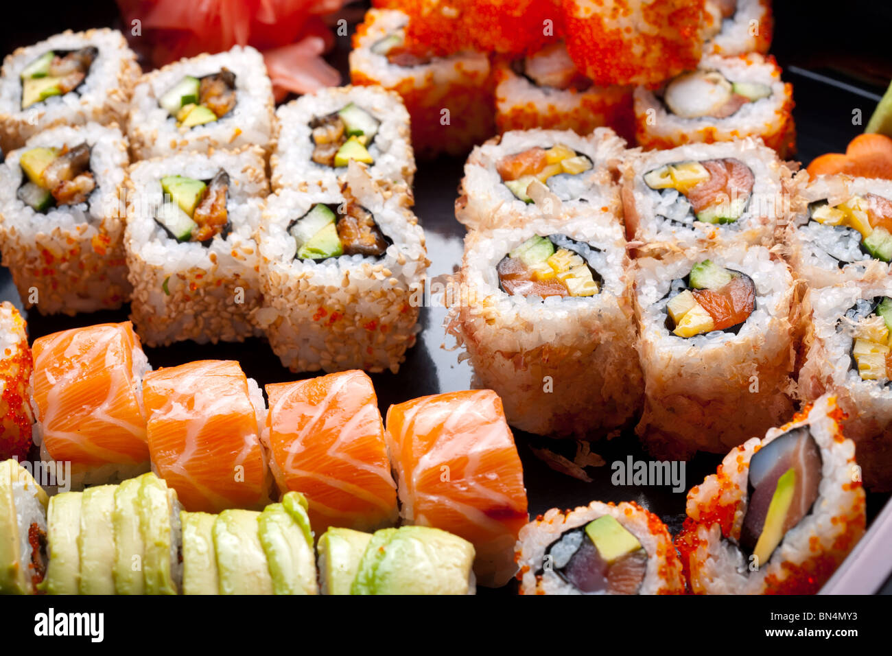 Rouleau de sushi Banque de photographies et d’images à haute résolution ...